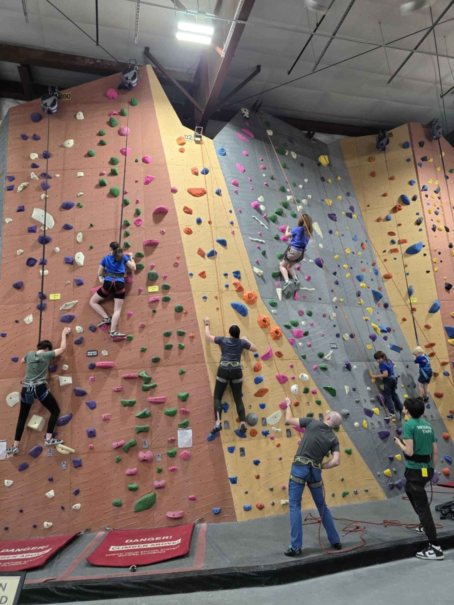 Indoor Rockclimbing image 5